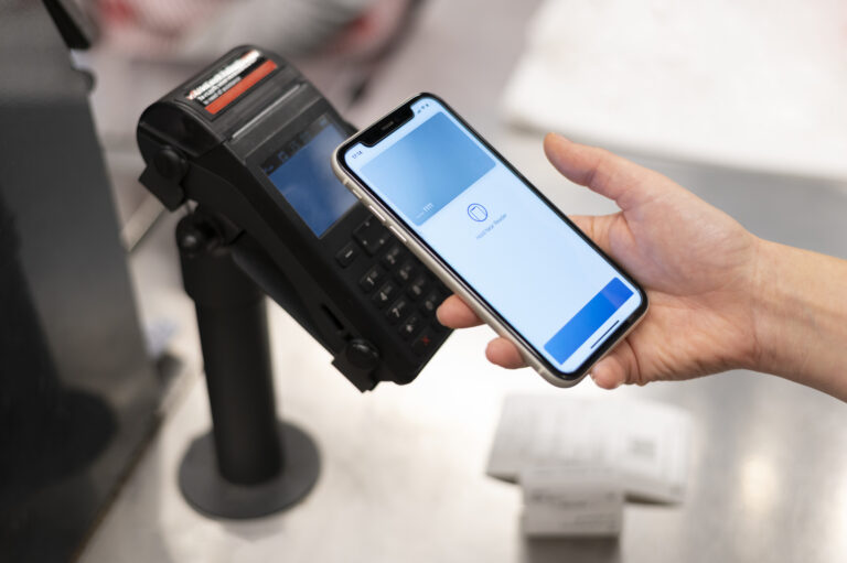 How to Set Up and Use Apple Pay on Your iPhone | Make use of Tech